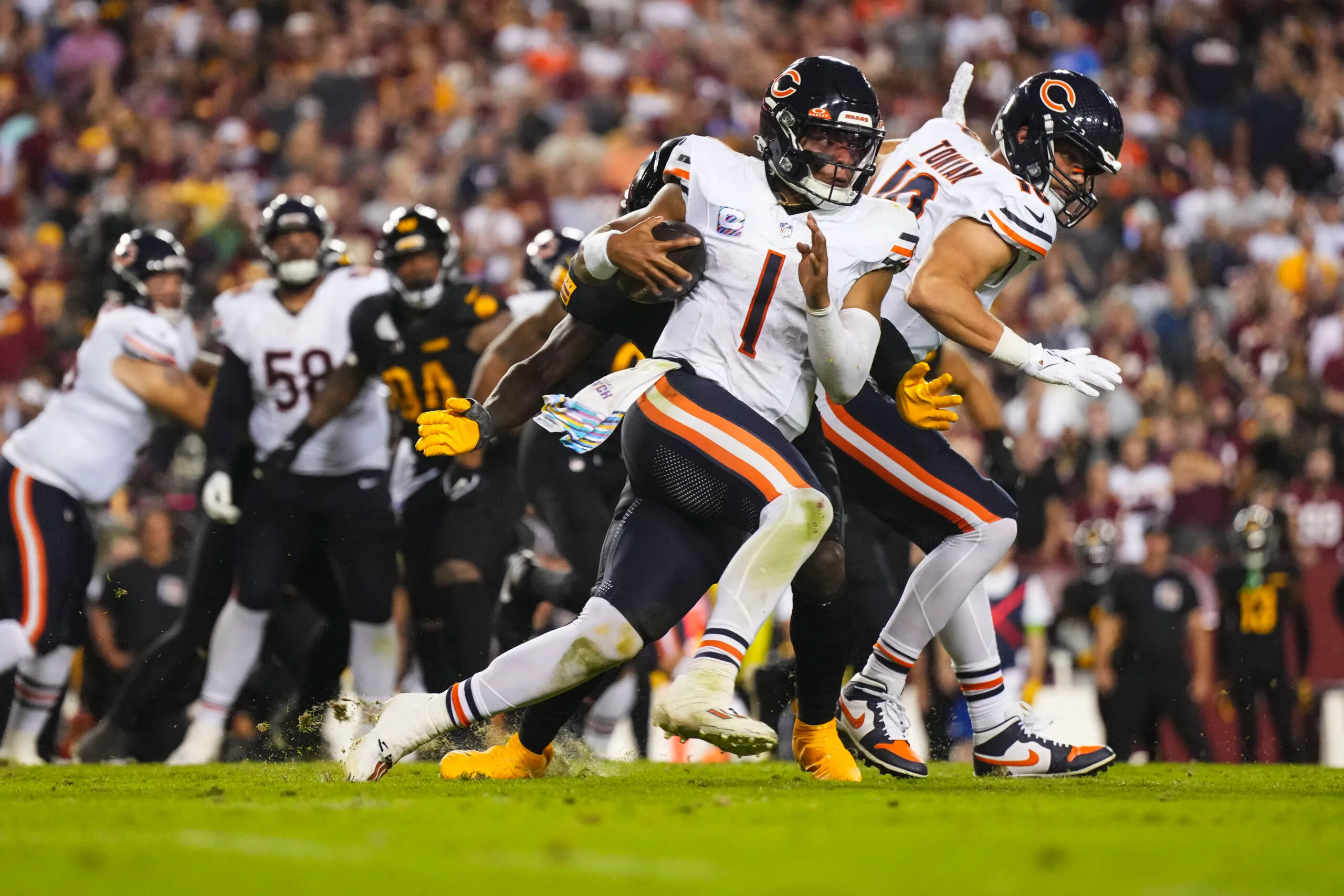 Justin Fields is The Best Bad Quarterback in NFL History - TFM